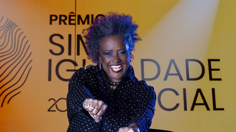 Sandra Sá é atração confirmada no Prêmio Sim à Igualdade Racial 2025