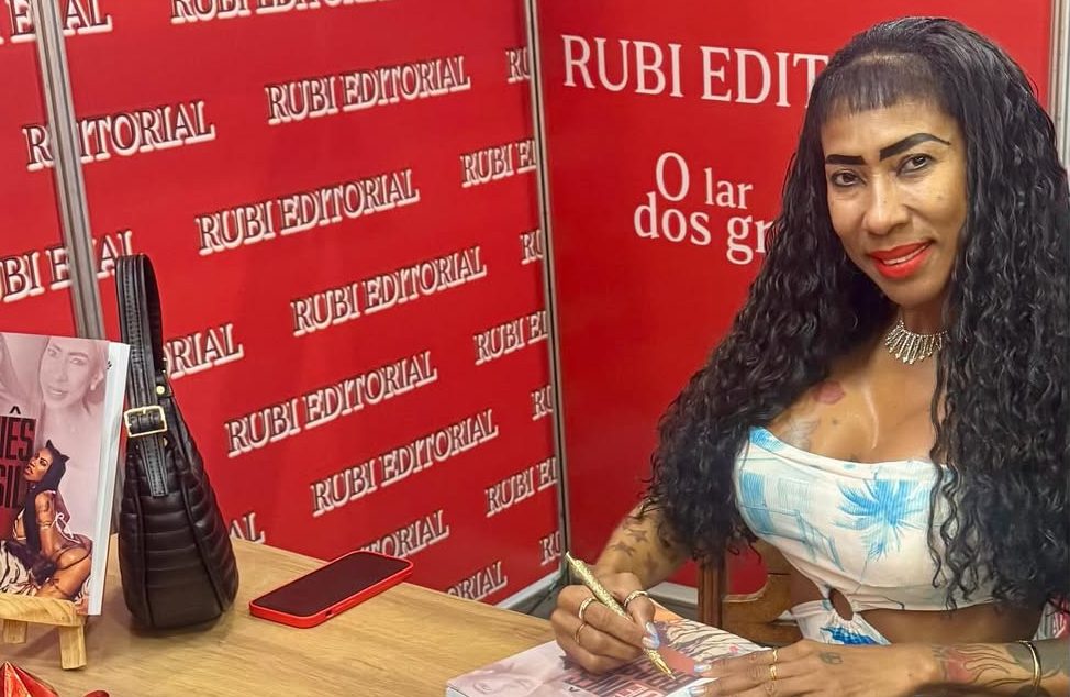 “A Vida de Inês Brasil”: biografia da rainha da internet é lançada na ...