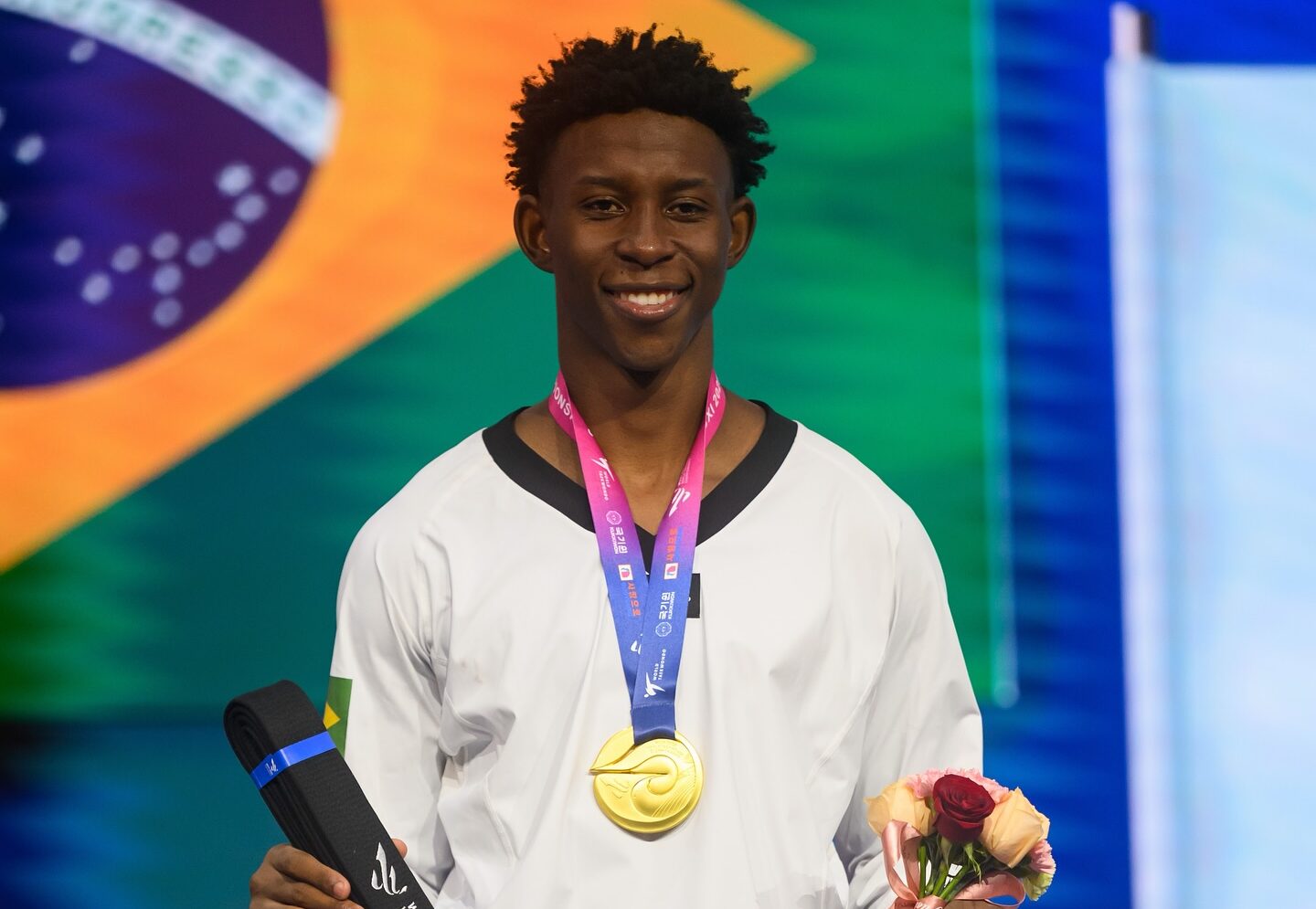 Henrique Marques faz história e emociona o país ao conquistar o Mundial ...